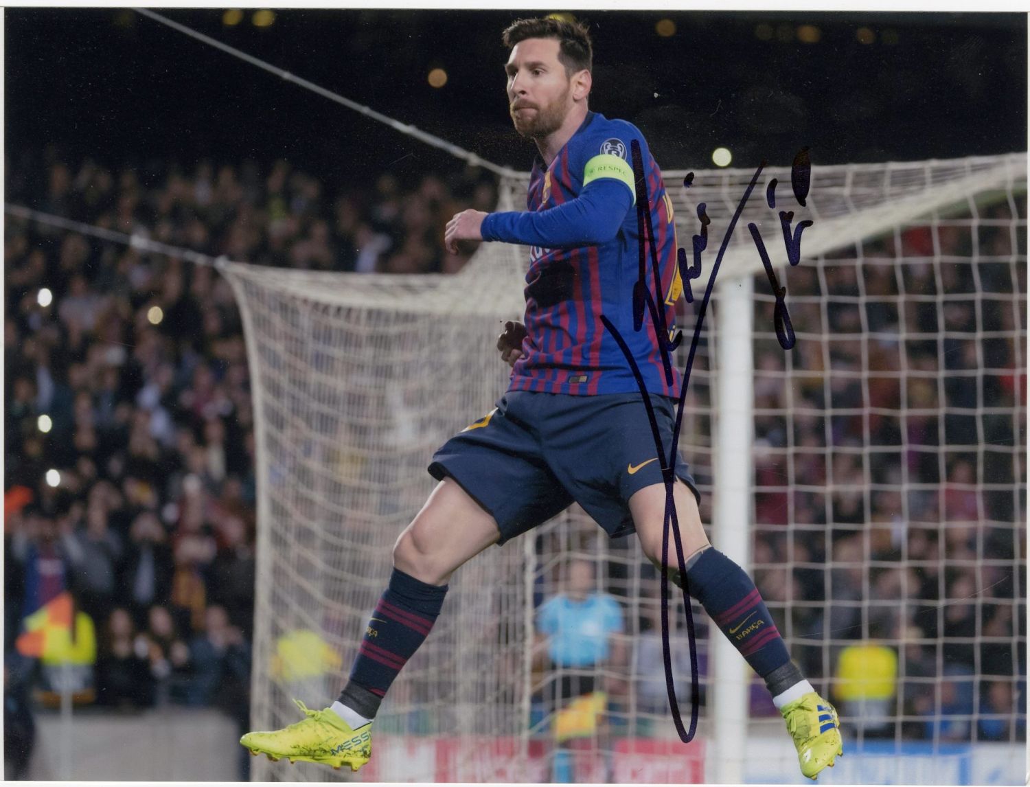 Signed photo of world soccer star Lionel Messi - DYNASTY AUCTIONS