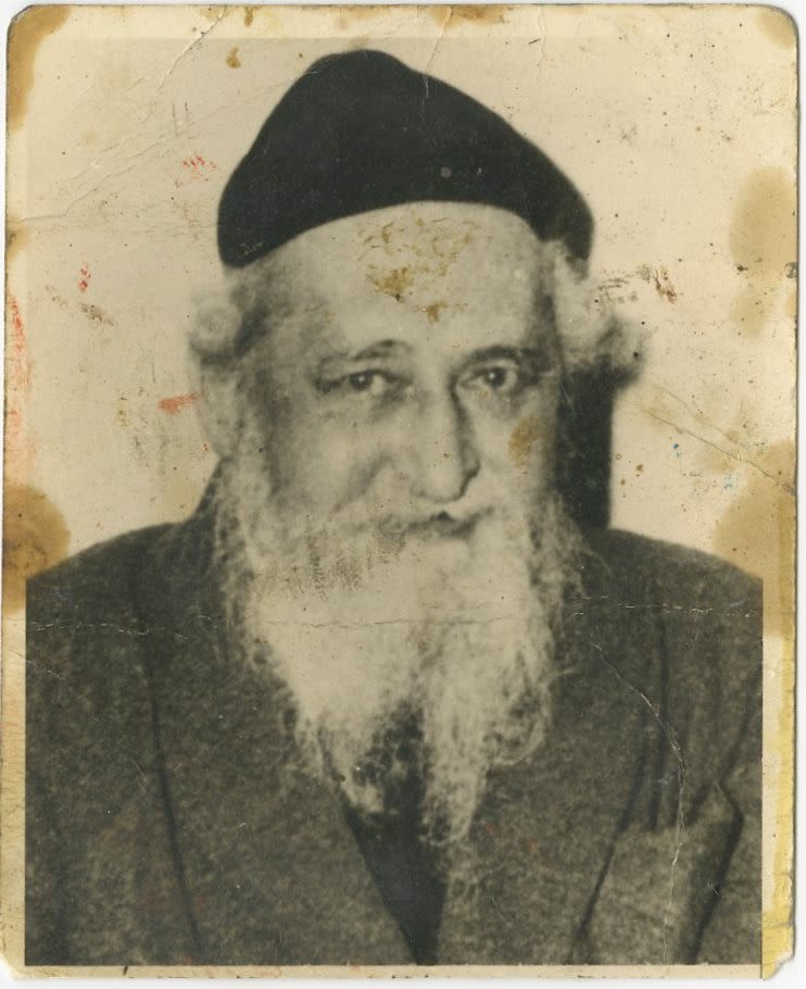 Rare passport photo of Maran the Rabbi of Brisk. - DYNASTY AUCTIONS